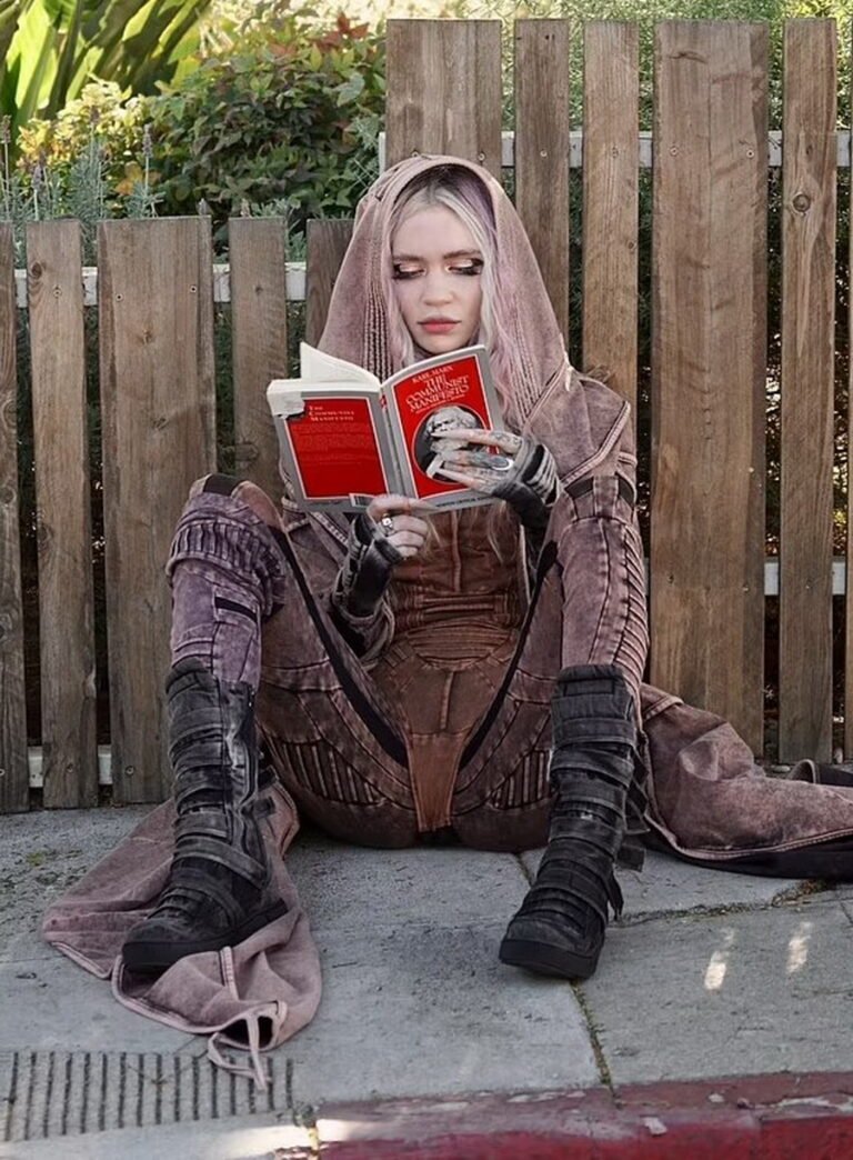 Grimes was photographed walking through Los Angeles for the first time ...