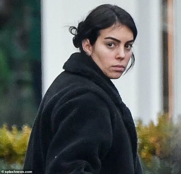 Pregnant Georgina Rodríguez photographed in a rarely...