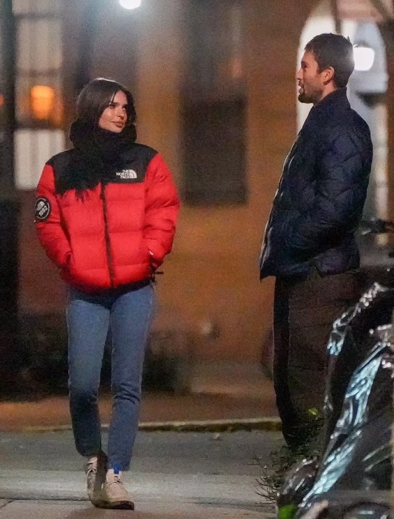 Emily Ratajkowski has a new love: The model passionately kisses her ...